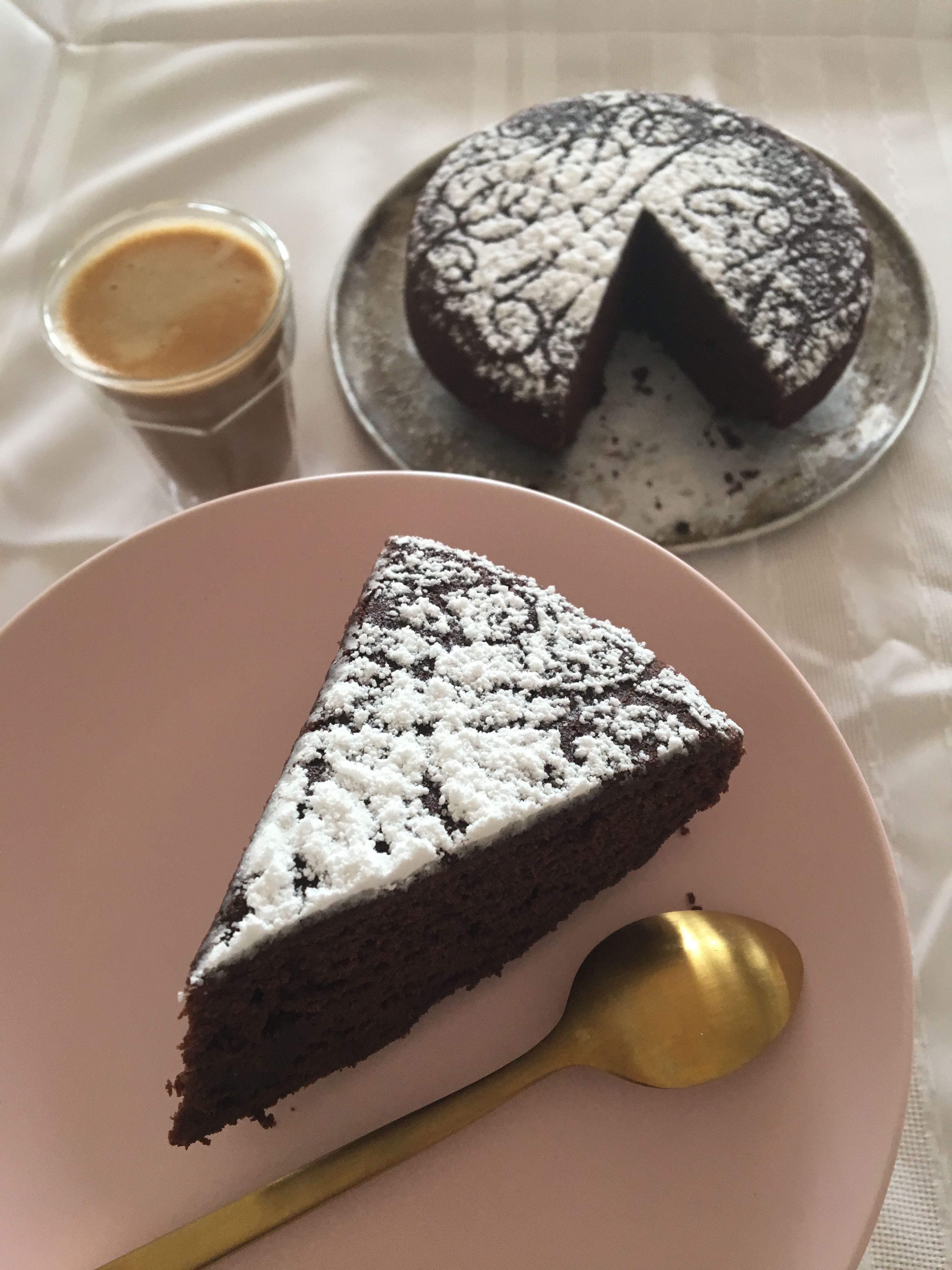 One bowl vegan chilli chocolate cake | the hungry mum